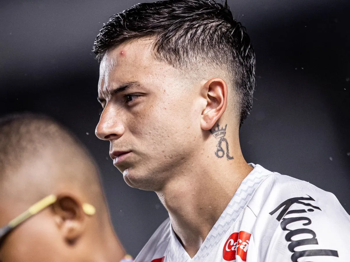 Álvaro Barreal perde espaço no Santos e preocupa comissão técnica Álvaro Barreal perde espaço no Santos e preocupa comissão técnica